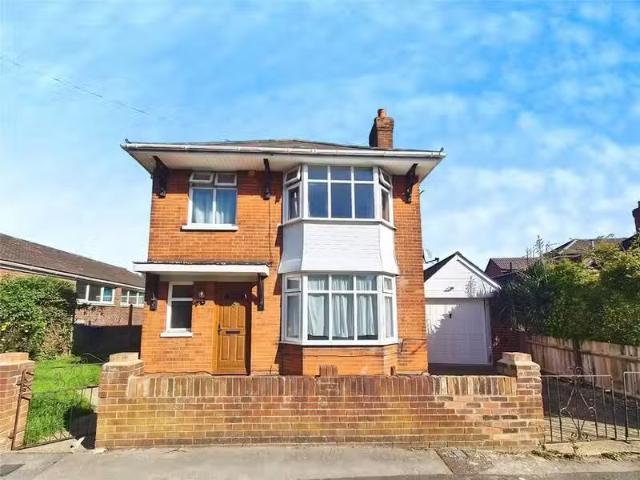 Just in! 2 BA 5 bedroom Detached House to rent, Fleming Road.