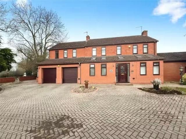 Nice 2 BA 5 bedroom Detached House to rent, Grosvenor Court, F.