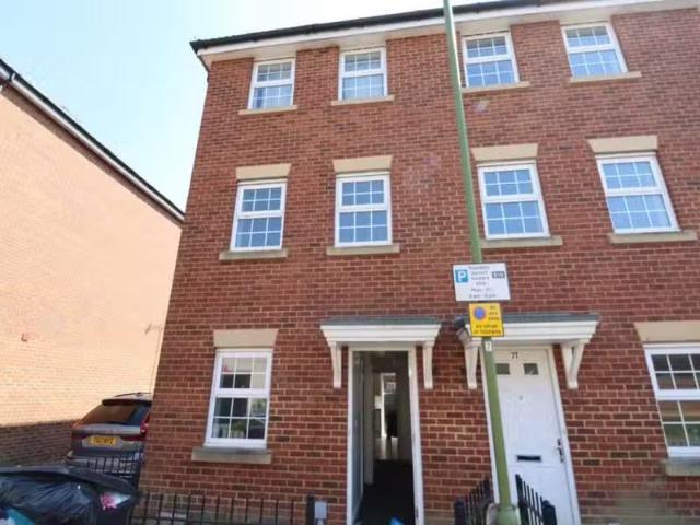 New 2 BA 5 bedroom house for rent in The Runway, Hatfield, Her.