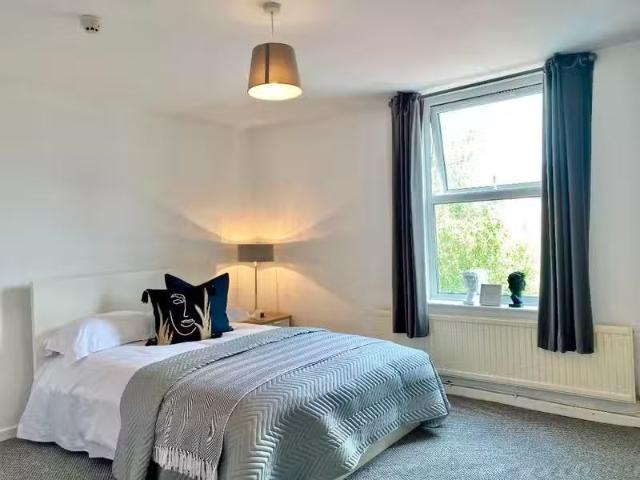 Unique 2 BA 5 bedroom house share for rent in Black Diamond St.