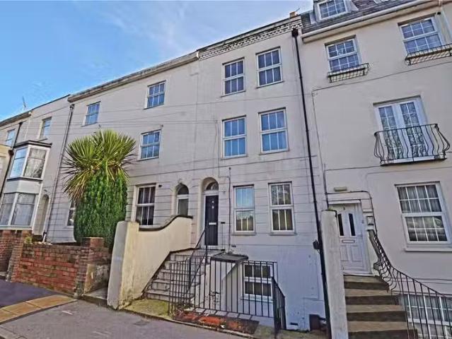 For Rent! 2 BA 5 bedroom Mid Terrace House to rent, Bellevue T.