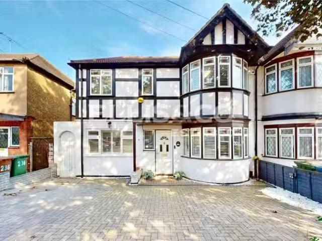 Just in! 2 BA 5 bedroom semi detached house for rent in Torbay.