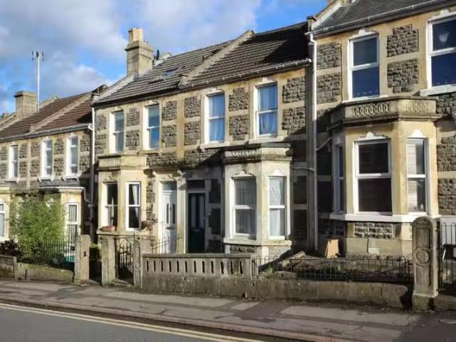 Cozy 2 BA 5 bedroom terraced house for rent in Coronation Aven.