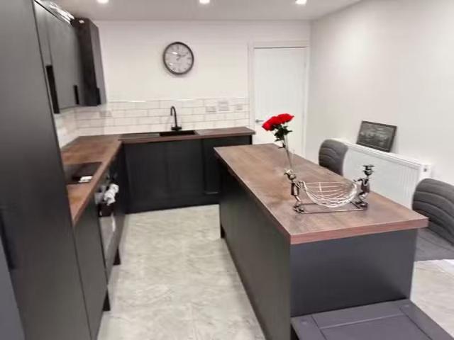 New 2 BA 5 bedroom terraced house for rent in Penhevad Street.