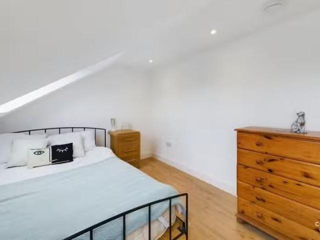 New 2 BA 5 bedroom terraced house for rent in Roedale Road, Br.