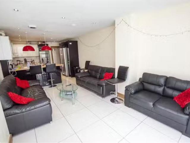 Cheap 2 BA 6 bedroom house for rent in Hubert Road, Selly Oak.