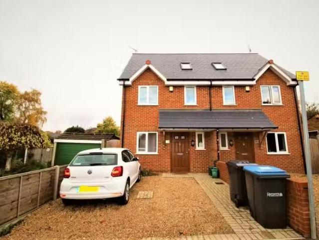 Cheap 2 BA 6 bedroom Semi Detached House to rent, Armstrong Ro.