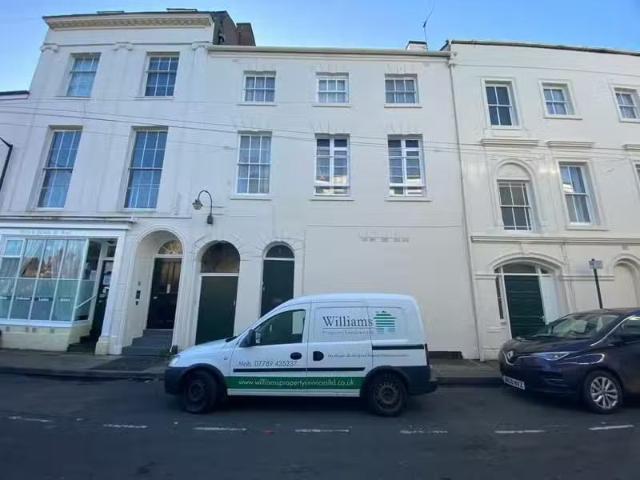 Cheap 2 BA 6 bedroom terraced house for rent in 4 Gloucester S.