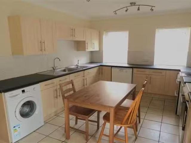 Cheap 2 BA 8 bedroom house for rent in 8 bedroom Detached Hous.