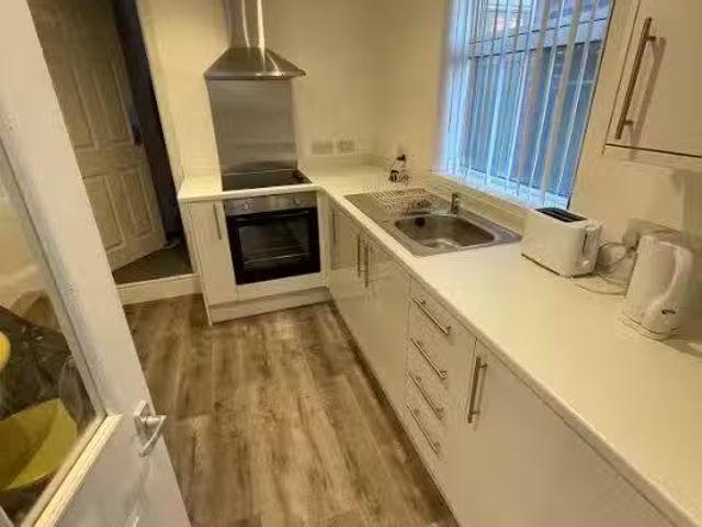 Cheap 2 BA 1 bedroom house share for rent in Blaydes Street, H.