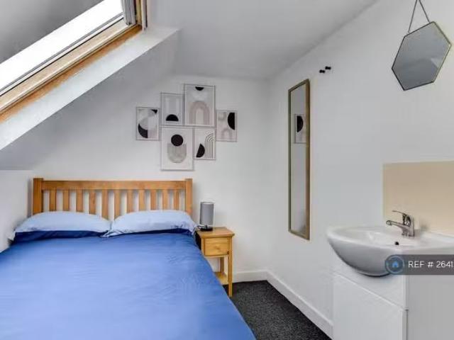 New 2 BA 1 bedroom house share for rent in The Crestway, Brigh.