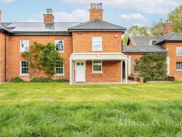 Charming 2 BA 2 bedroom cottage for rent in Stableyard, Didlin.