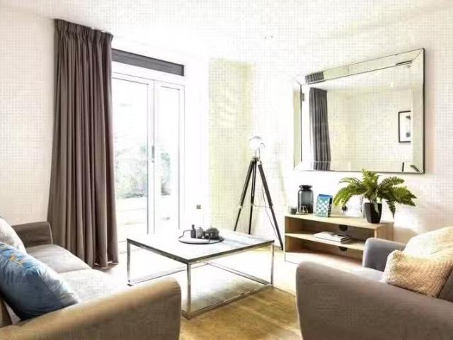 Rental! 2 BA 2 bedroom apartment for rent in Exchange Square.