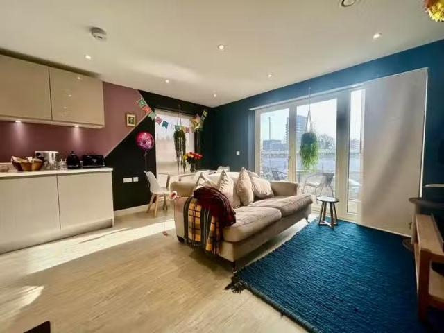Just in! 2 BA 2 bedroom apartment for rent in Goldstone Lane.