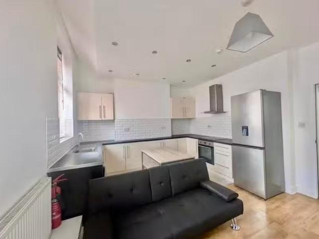 Charming 2 BA 2 bedroom apartment for rent in Hampton House, 1.