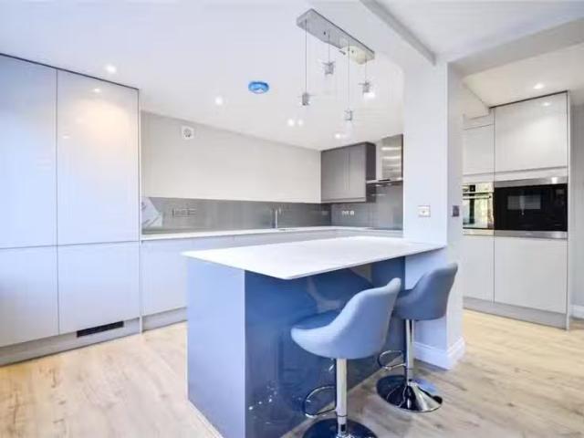 New 2 BA 2 bedroom apartment for rent in High Street, Cottenha.