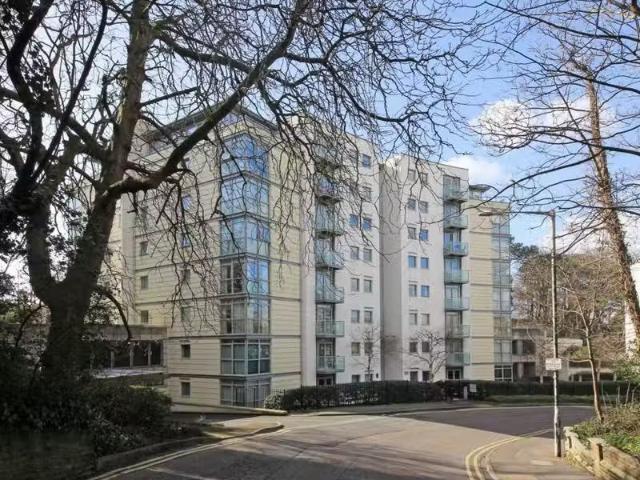 Deal! 2 BA 2 bedroom apartment for rent in St Peters Road, Tow.