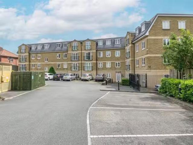 Cheap 2 BA 2 bedroom apartment for rent in The Hub, Town Centr.