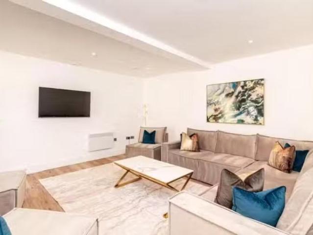 For Rent! 2 BA 2 bedroom apartment for rent in Thomas More Sre.