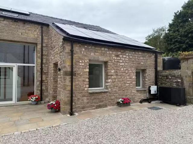 Cozy 2 BA 2 bedroom barn conversion for rent in Halt End Barn.