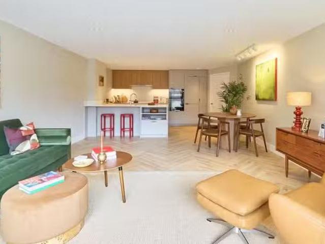 Nice 2 BA 2 bedroom ground floor flat for rent in Hills Road.