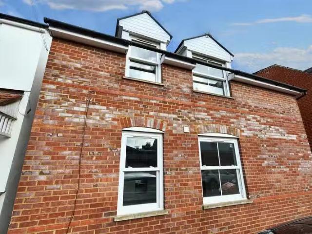 New 2 BA 2 bedroom detached house for rent in Laurel Road, St.