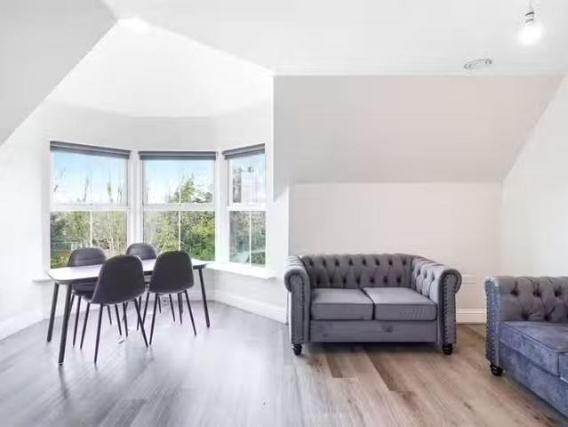 Rental! 2 BA 2 bedroom Flat to rent, Egham Hill, Egham, TW20.