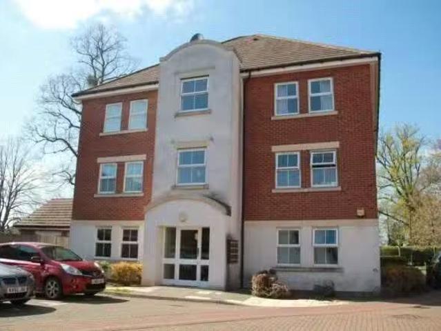 Nice 2 BA 2 bedroom Flat to rent, Tobermory Close, Langley, SL.