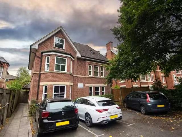 New 2 BA 2 bedroom flat for rent in 37b Wimborne Road, Bournem.