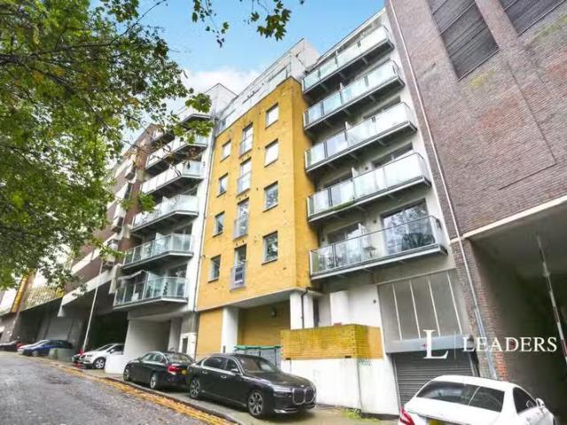 Cozy 2 BA 2 bedroom flat for rent in Tetty Way, Bromley, BR1