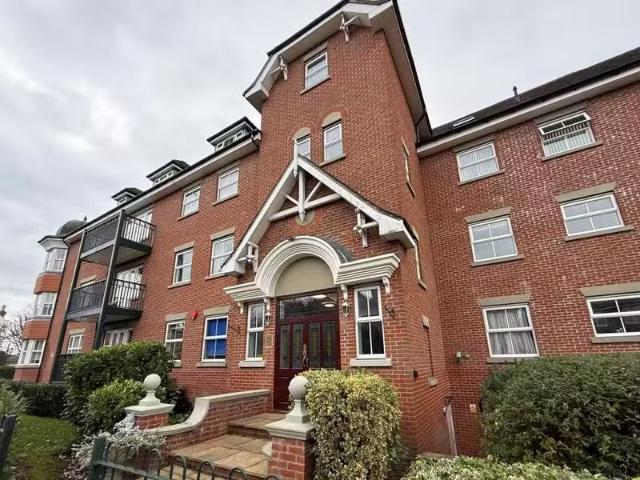 Just in! 2 BA 2 bedroom flat for rent in The Ridgeway, ENFIELD.