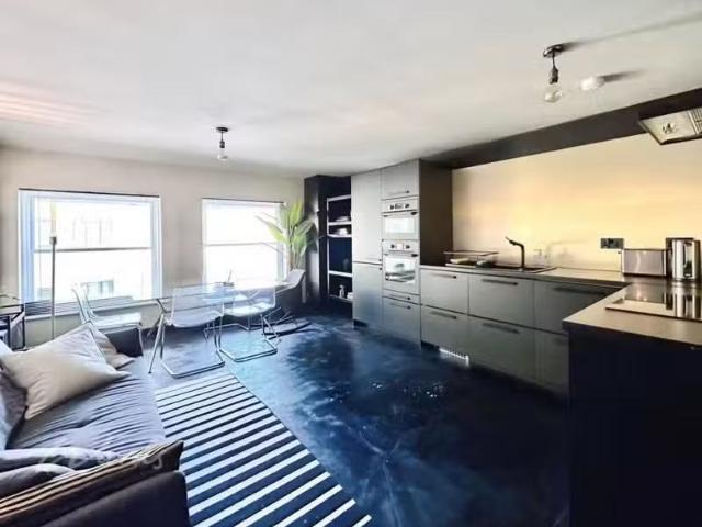 Unique 2 BA 2 bedroom flat for rent in Trinity Square Margate.
