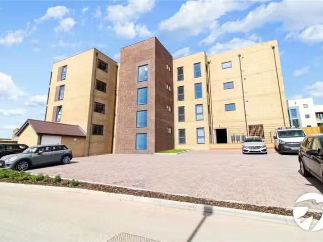 Unique 2 BA 2 bedroom flat for rent in Bodycomb Street, Castle.