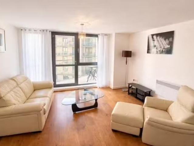 New 2 BA 2 bedroom flat for rent in Centenary Plaza, 18 Hollid.