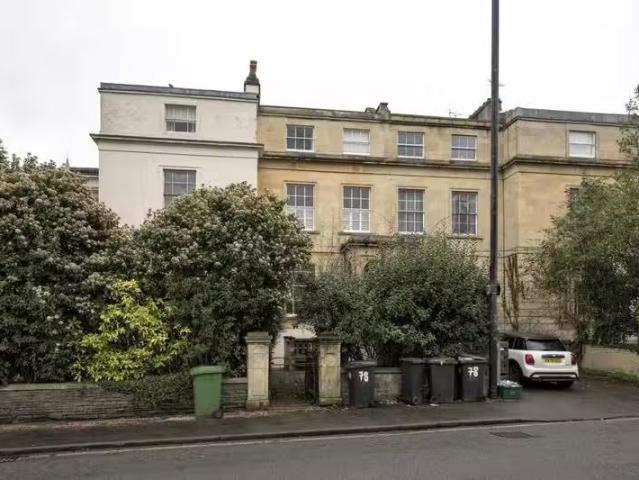 For Rent! 2 BA 2 bedroom flat for rent in Cotham Road, Cotham.