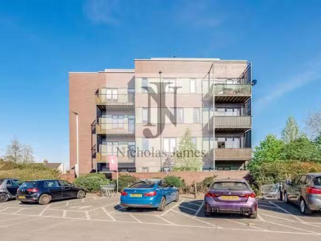 For Rent! 2 BA 2 bedroom flat for rent in Eaton Road, Wenlock.