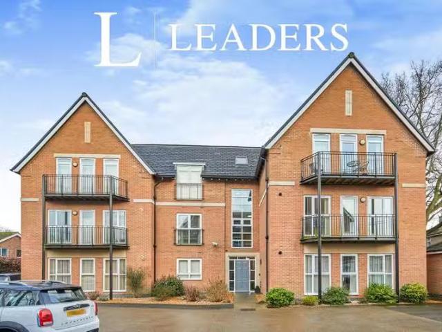 New 2 BA 2 bedroom flat for rent in Elm House, Old Hall Avenue.