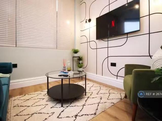Just in! 2 BA 2 bedroom flat for rent in Grosvenor House, Bris.