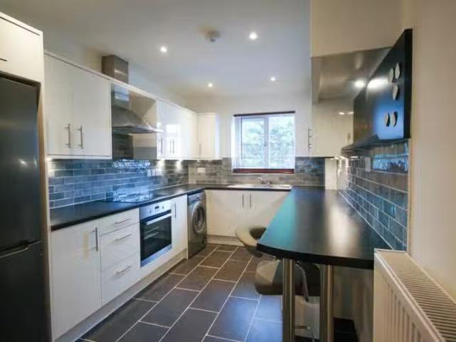 Just in! 2 BA 2 bedroom flat for rent in Hazelwell Street, Sti.