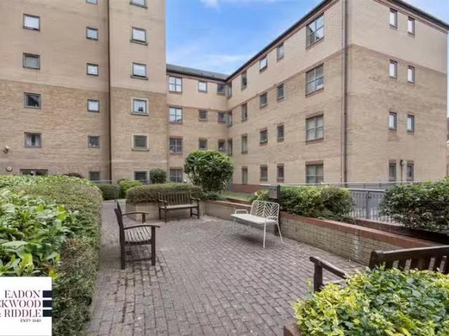 Just in! 2 BA 2 bedroom flat for rent in Kentmere Drive, Donca.