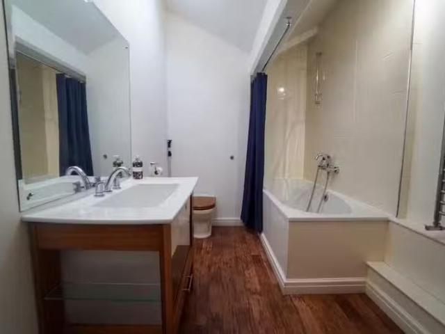 For Rent! 2 BA 2 bedroom flat for rent in Liverpool Road, Ches.
