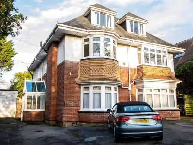 Deal! 2 BA 2 bedroom flat for rent in Portchester Lodge, Portc.