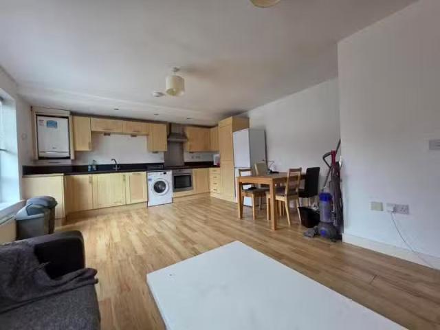Charming 2 BA 2 bedroom flat for rent in Priory Court, Pershor.