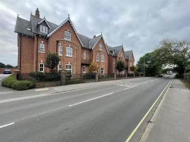 Rental! 2 BA 2 bedroom flat for rent in Rivers Ways Kingfisher.