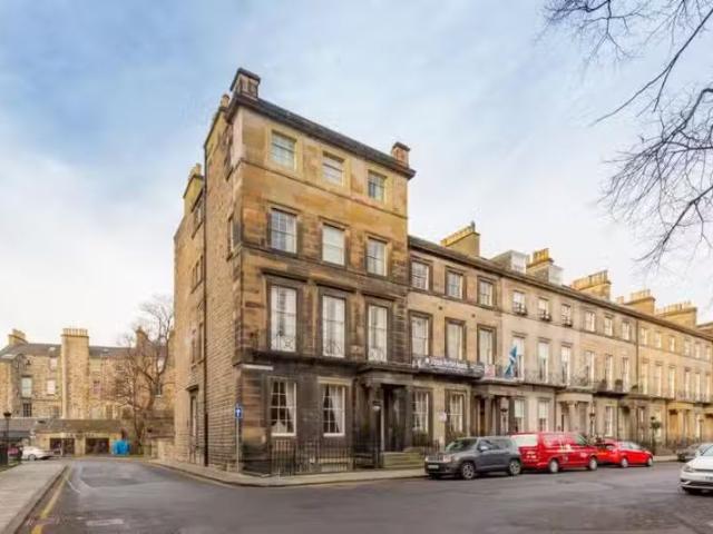 New 2 BA 2 bedroom flat for rent in Rutland Square, West End.