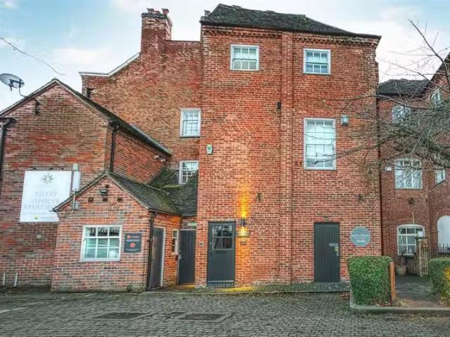 For Rent! 2 BA 2 bedroom house for rent in Horninglow Street.