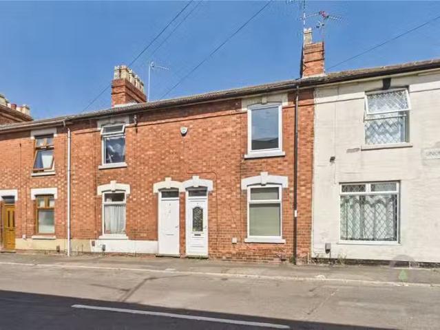 Rental! 2 BA 2 bedroom Mid Terrace House to rent, Union Street.