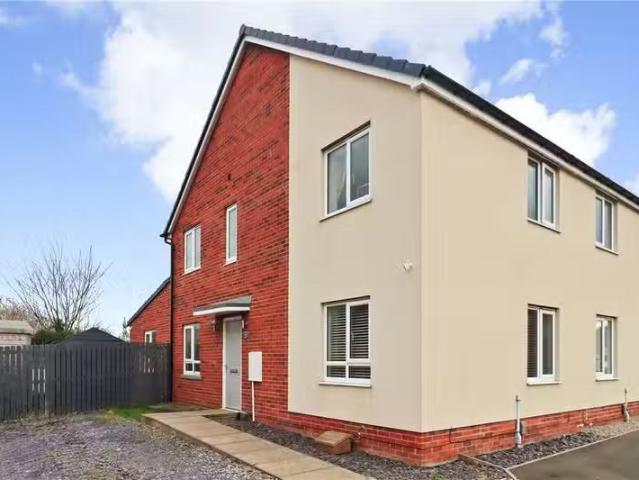 Cozy 2 BA 2 bedroom Semi Detached House to rent, Forest Road.