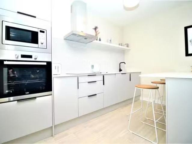 Nice 2 BA 2 bedroom semi detached house for rent in Belgrave M.