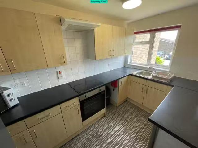 Deal! 2 BA 2 bedroom semi detached house for rent in Headcorn.
